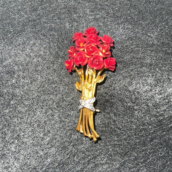 Jewelry | Vintage 12 Red Roses Set In Goldtone Setting Of Stem Tied ...